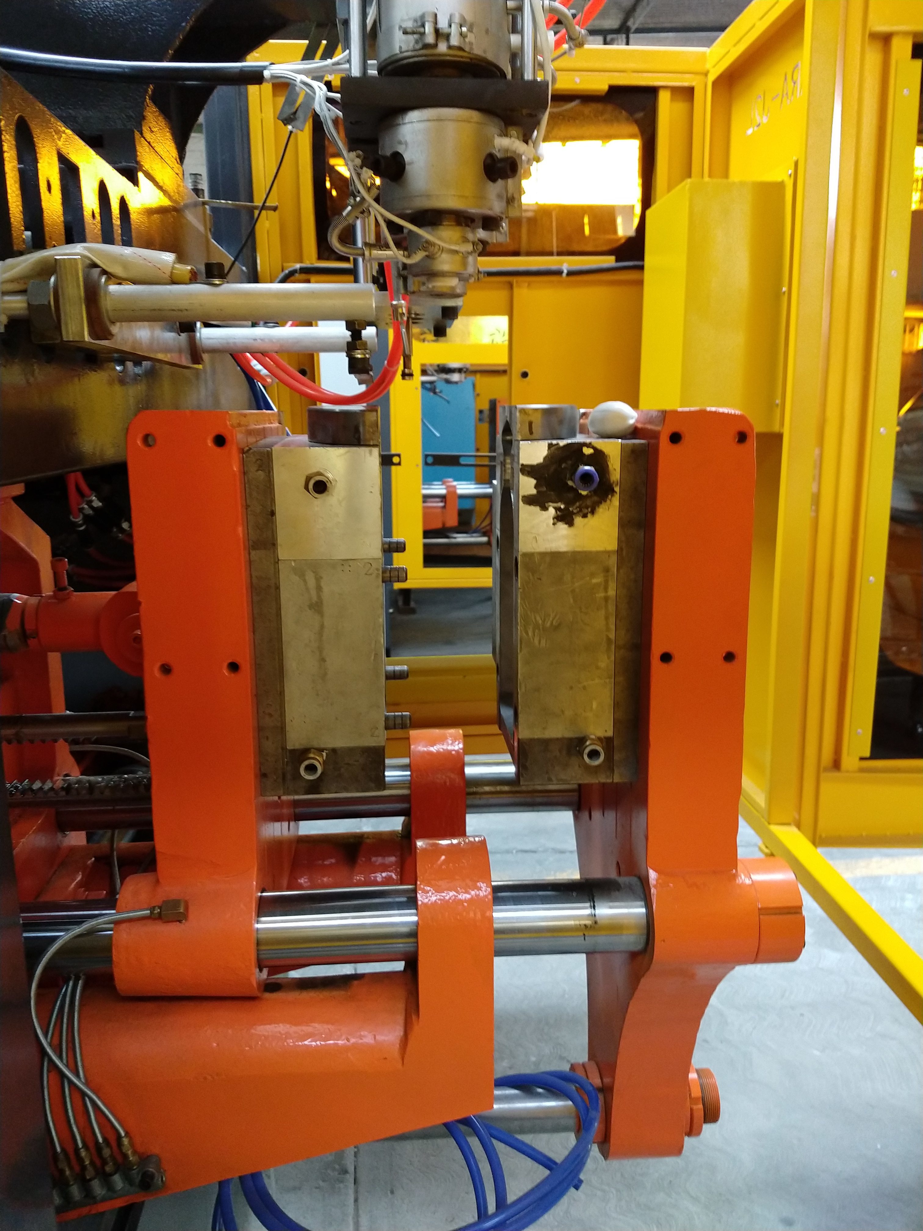 NOSOTROS – SH Plastics Manufacturing